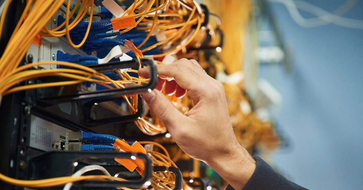Navigating the Data Center Industry: Managing the AI Transformation ...